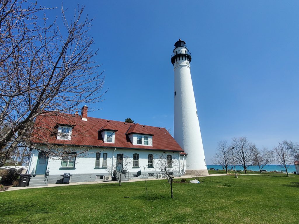 Racine Breakwater Lighthouse | wisconsinharbortowns.net
