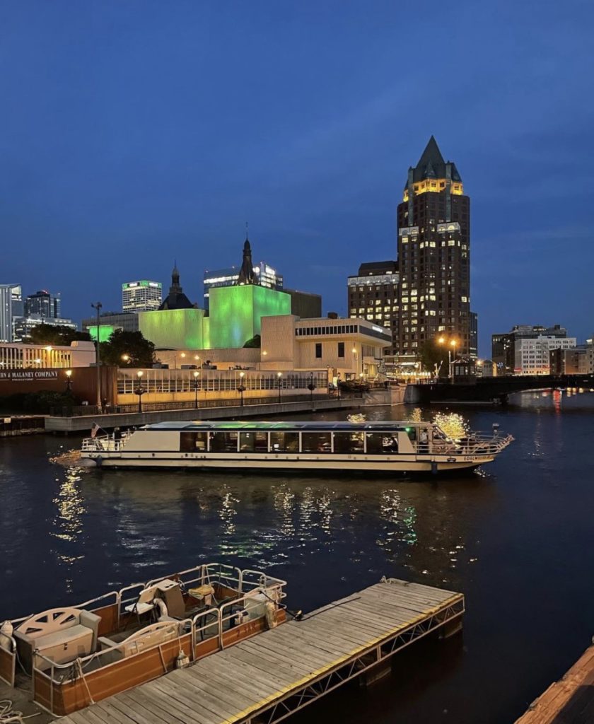 Milwaukee Boat Line’s Sightseeing Cruises | wisconsinharbortowns.net