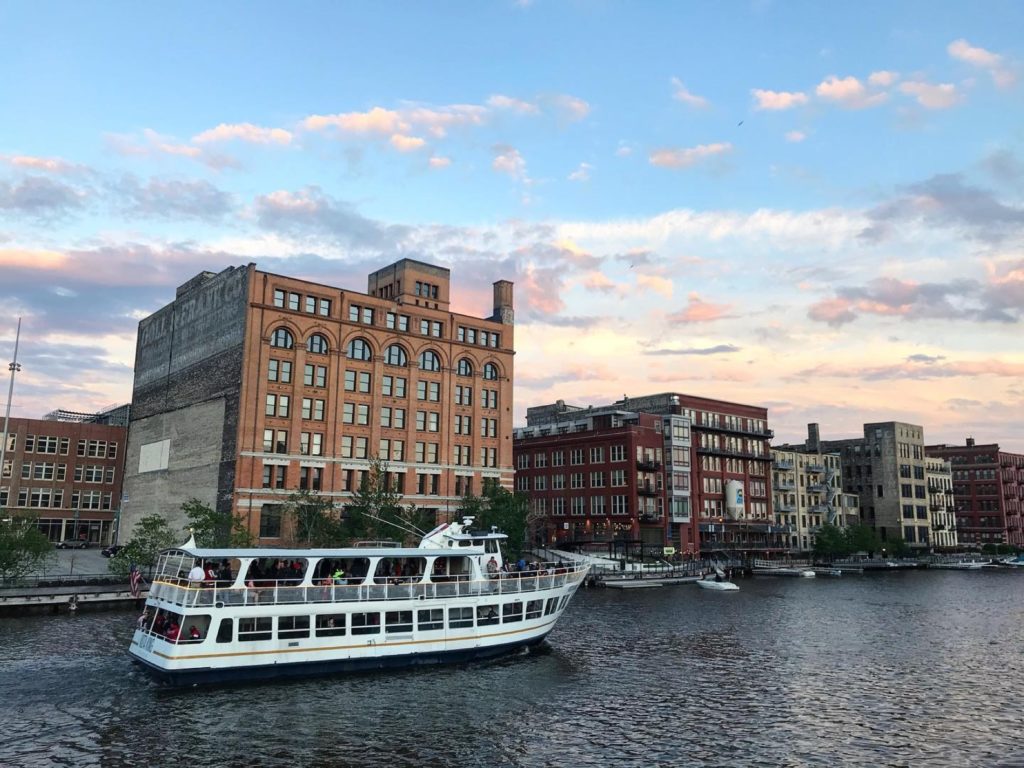 Milwaukee Pierhead Light | wisconsinharbortowns.net